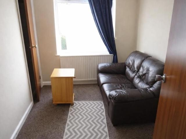 4 bedroom terraced house to rent