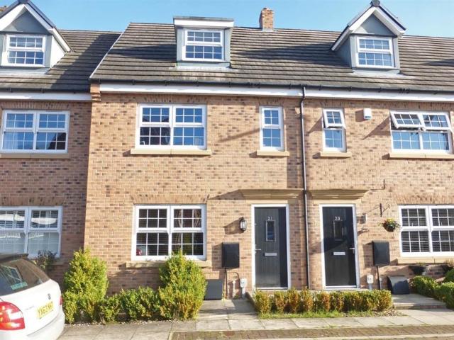 4 bedroom terraced house to rent