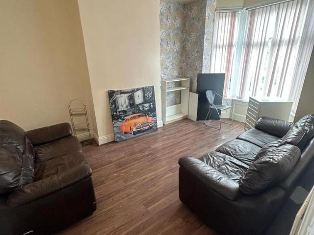 4 bedroom terraced house to rent