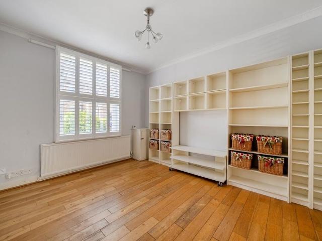 4 bedroom terraced house to rent
