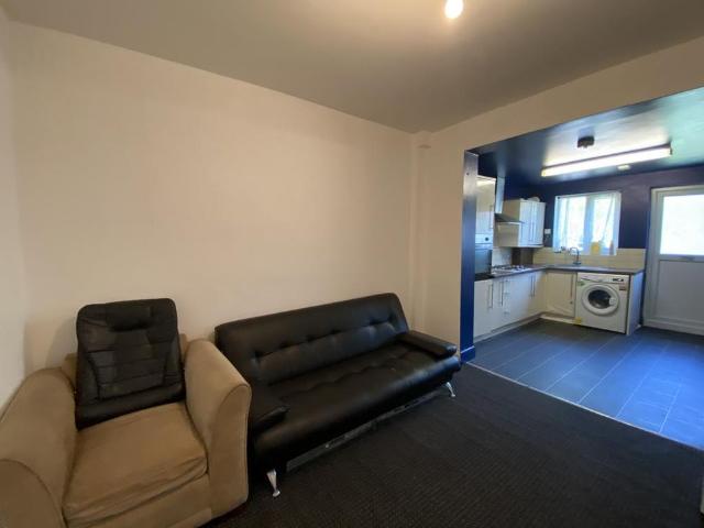 4 bedroom terraced house to rent