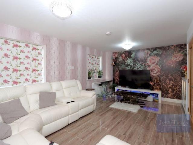 4 bedroom terraced house to rent