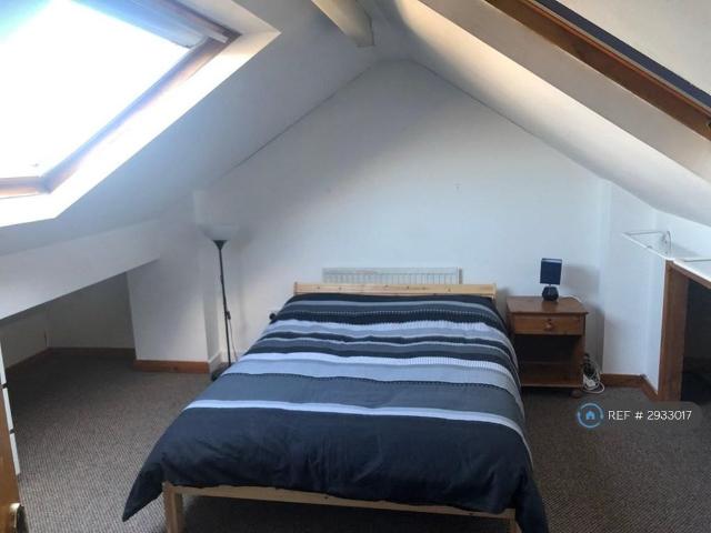 4 bedroom terraced house to rent