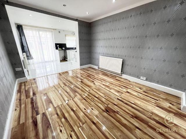 4 bedroom terraced house to rent