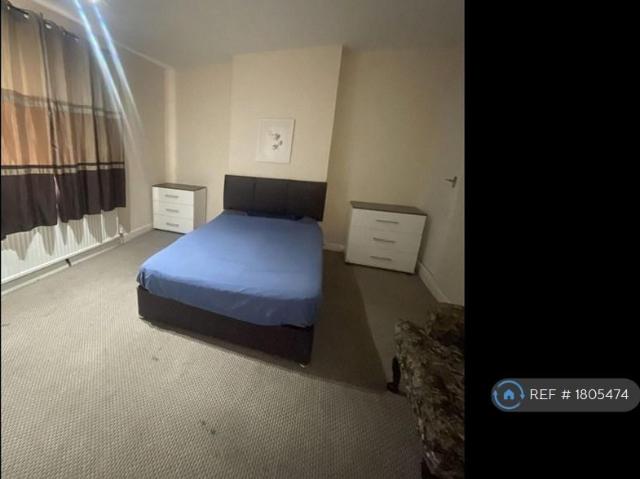 4 bedroom terraced house to rent