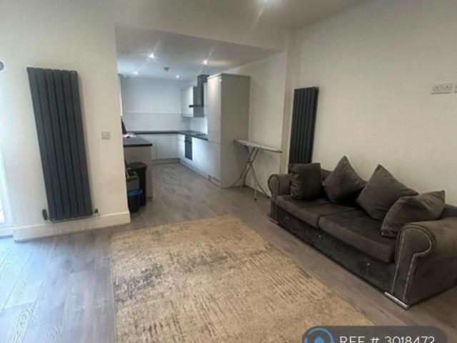 4 bedroom terraced house to rent