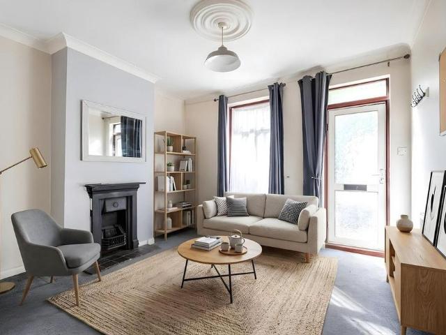 4 bedroom terraced house to rent