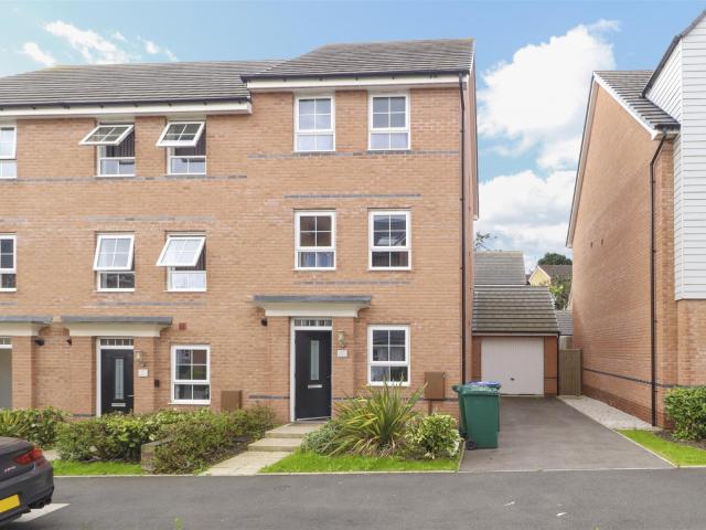 4 bedroom Terraced House to rent