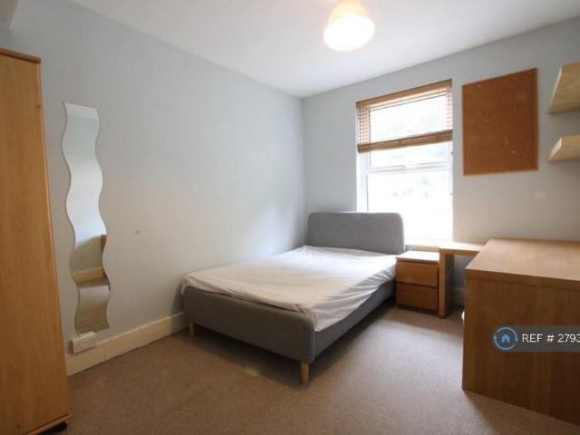 4 bedroom terraced house to rent