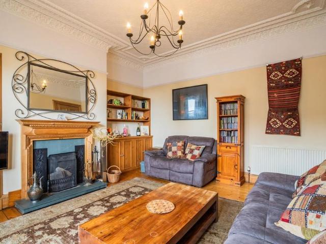4 bedroom terraced house to rent