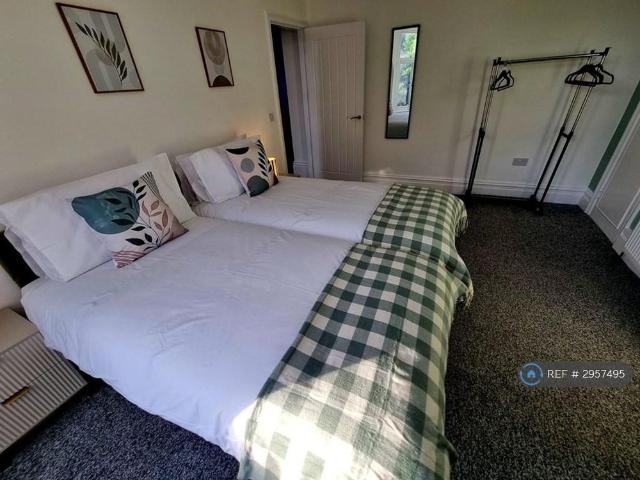 4 bedroom terraced house to rent