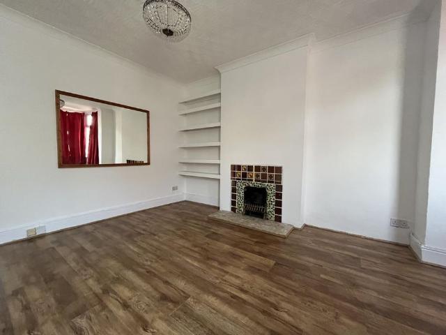 4 bedroom terraced house to rent