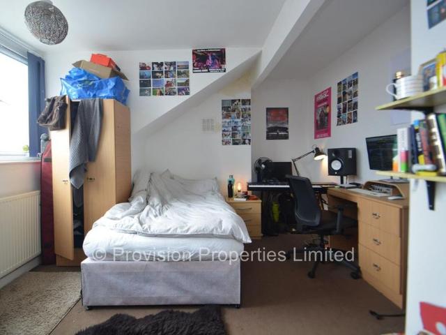 4 bedroom terraced house to rent