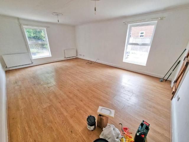 4 bedroom terraced house to rent