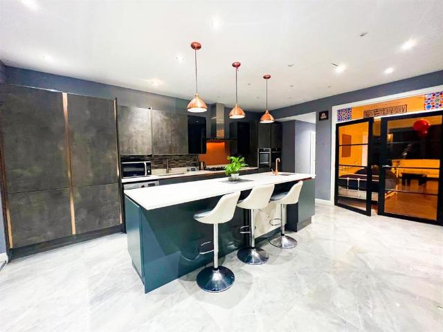 4 bedroom terraced house to rent
