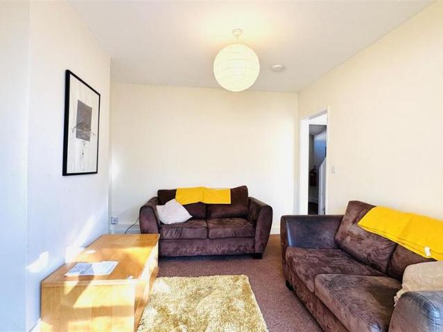 4 bedroom terraced house to rent