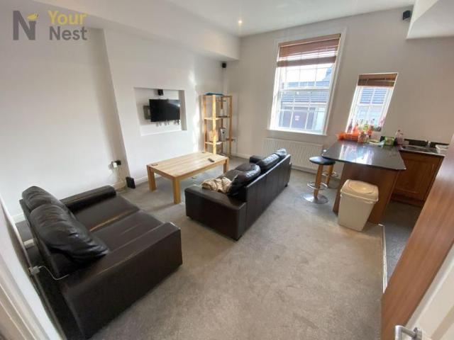 4 bedroom terraced house to rent