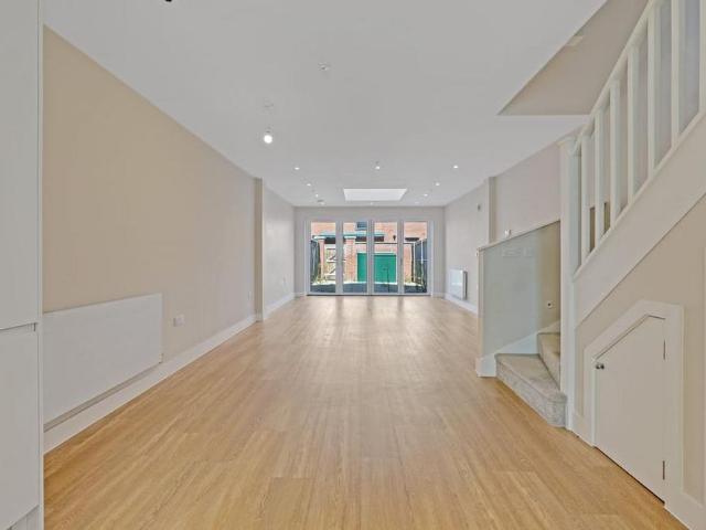 4 bedroom terraced house to rent