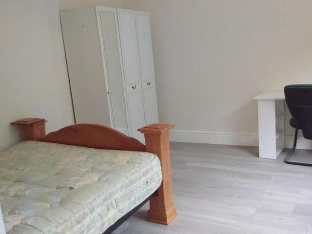4 bedroom terraced house to rent