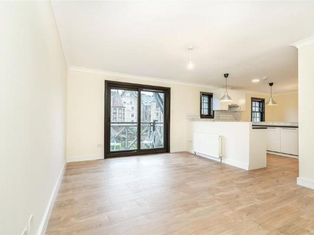 4 bedroom terraced house to rent