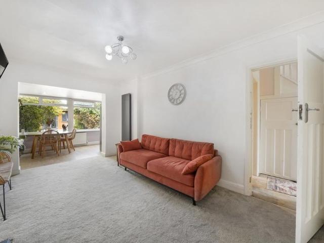 4 bedroom terraced house to rent