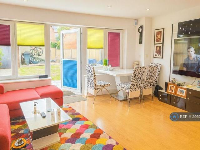 4 bedroom terraced house to rent