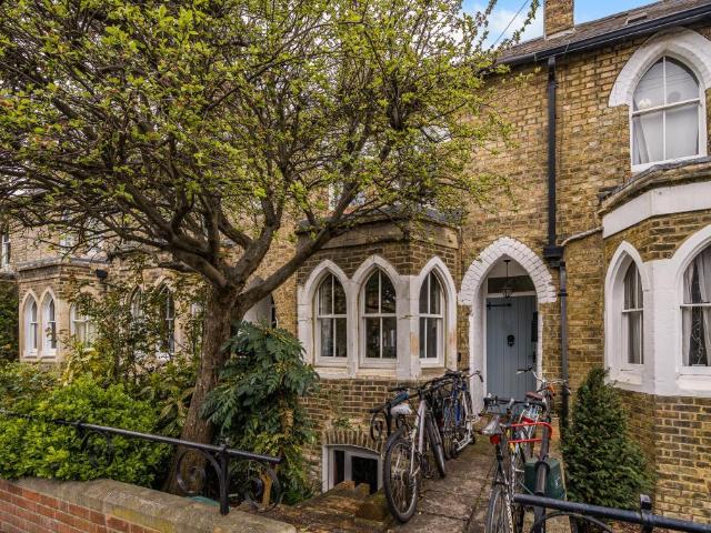 4 bedroom terraced house to rent