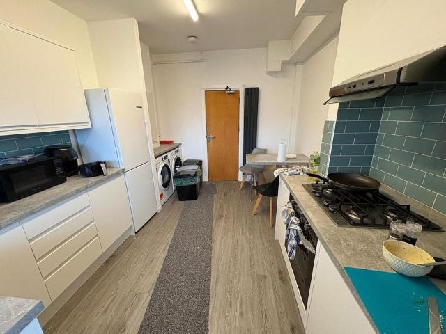4 bedroom terraced house to rent