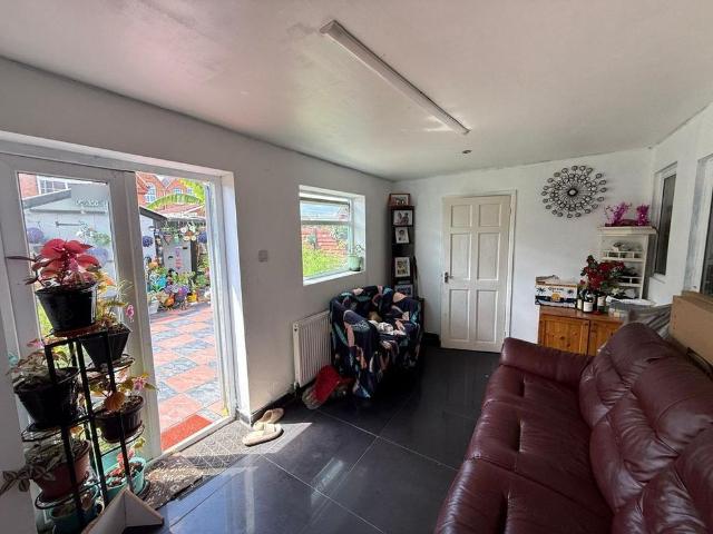 4 bedroom terraced house to rent