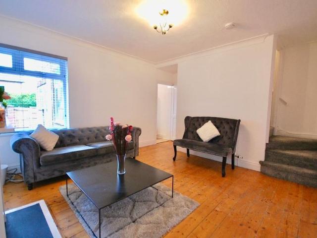 4 bedroom terraced house to rent