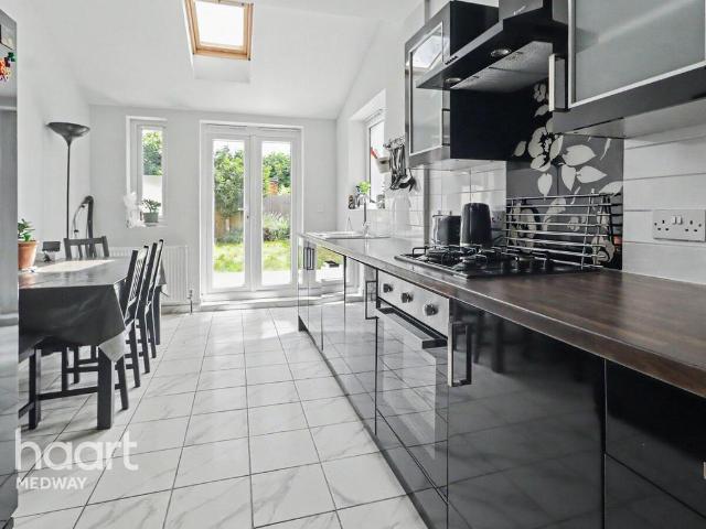 4 bedroom terraced house to rent