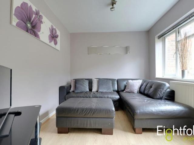 4 bedroom terraced house to rent