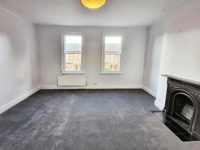4 bedroom terraced house to rent