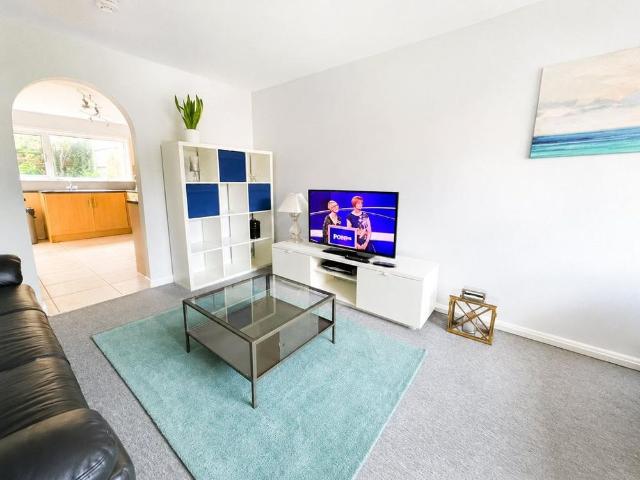 4 bedroom terraced house to rent