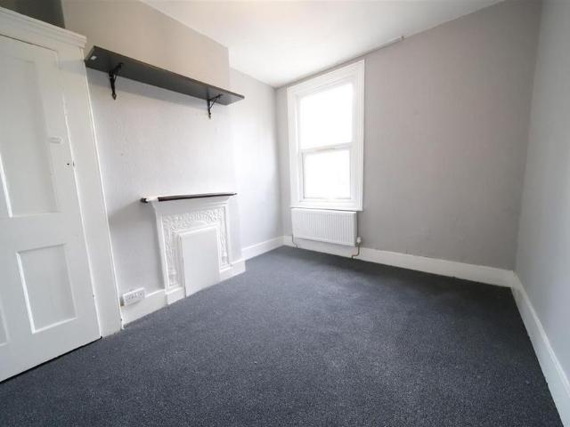 4 bedroom terraced house to rent