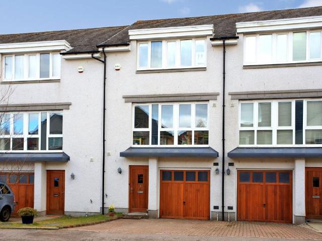 4 bedroom terraced house to rent