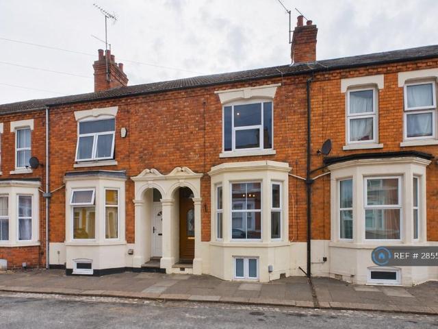 4 bedroom terraced house to rent