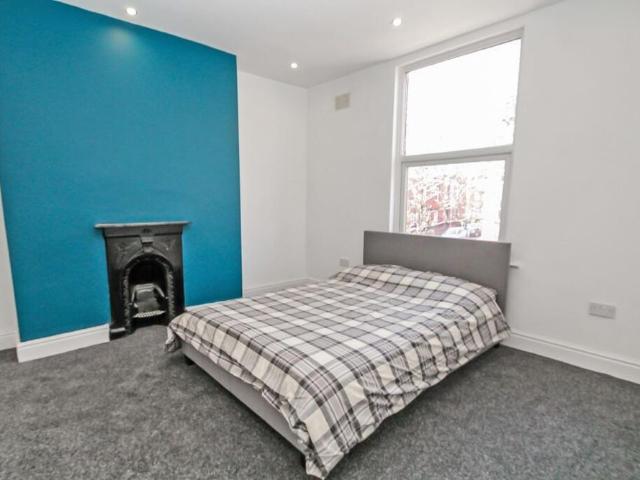 4 bedroom terraced house to rent