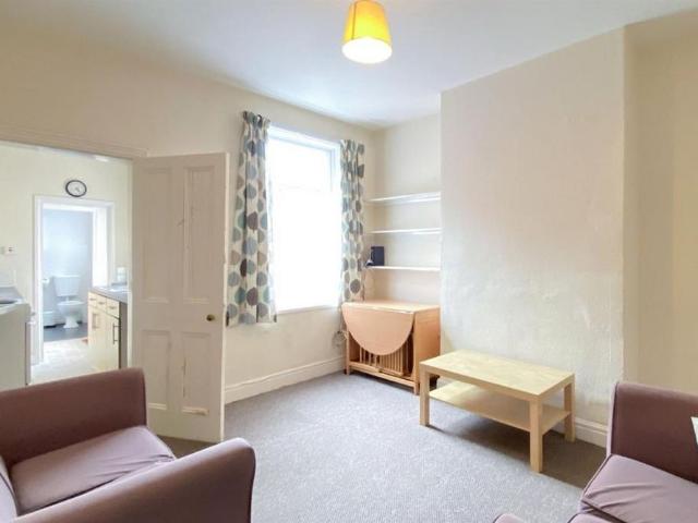 4 bedroom terraced house to rent
