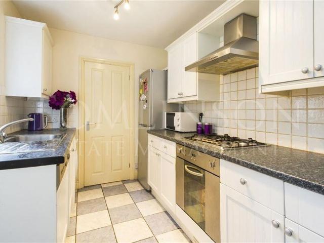 4 bedroom terraced house to rent