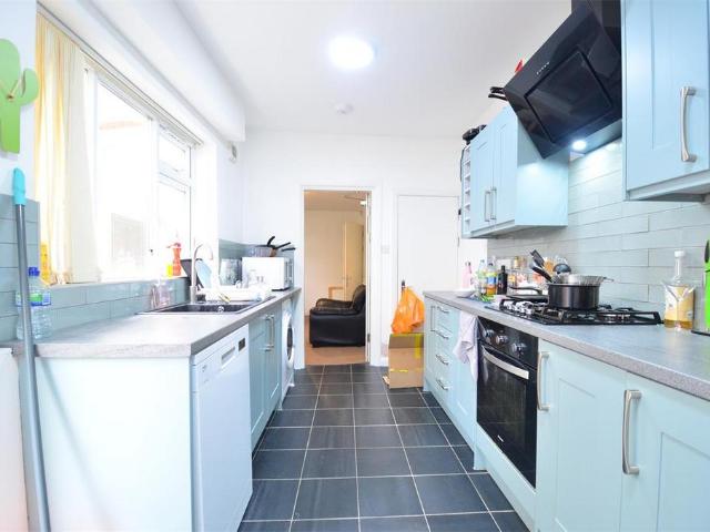 4 bedroom terraced house to rent