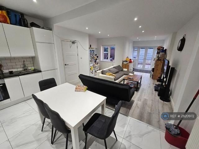 4 bedroom terraced house to rent