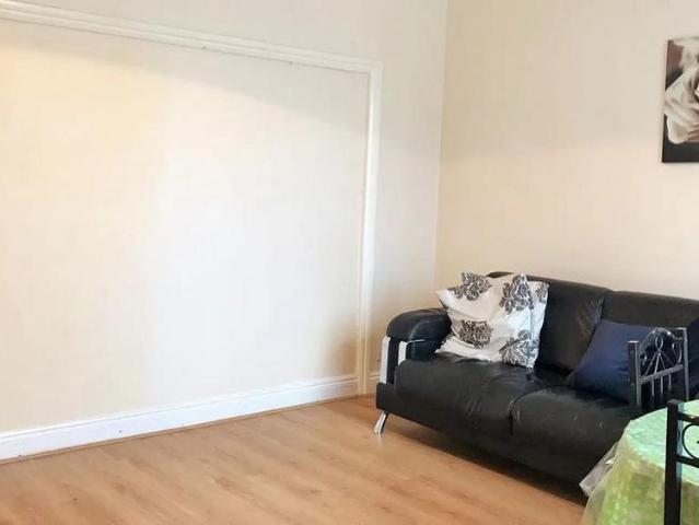 4 bedroom terraced house to rent