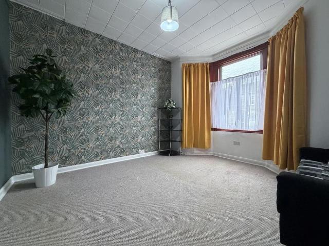 4 bedroom terraced house to rent