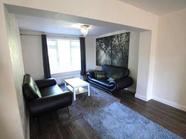 4 bedroom terraced house to rent