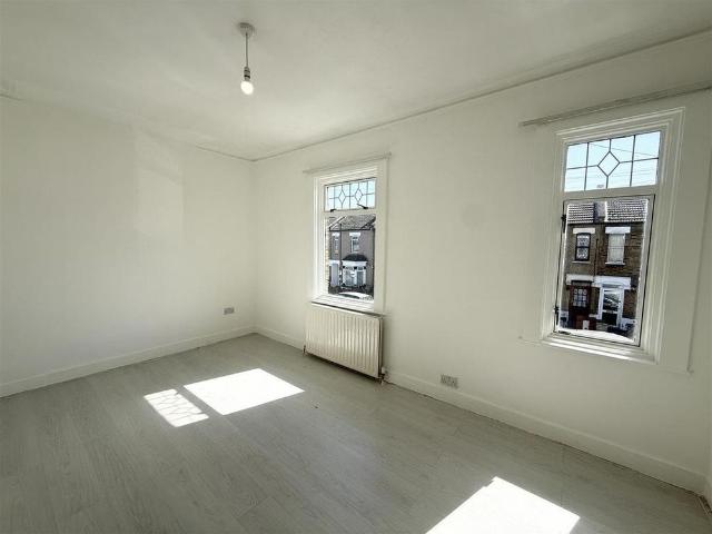 4 bedroom terraced house to rent