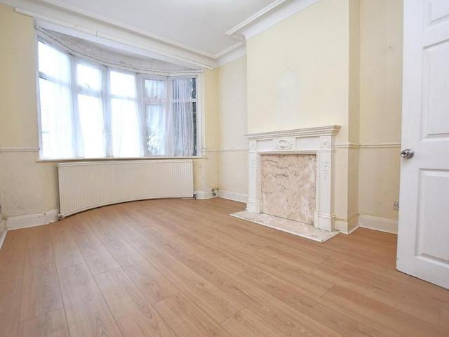 4 bedroom terraced house to rent