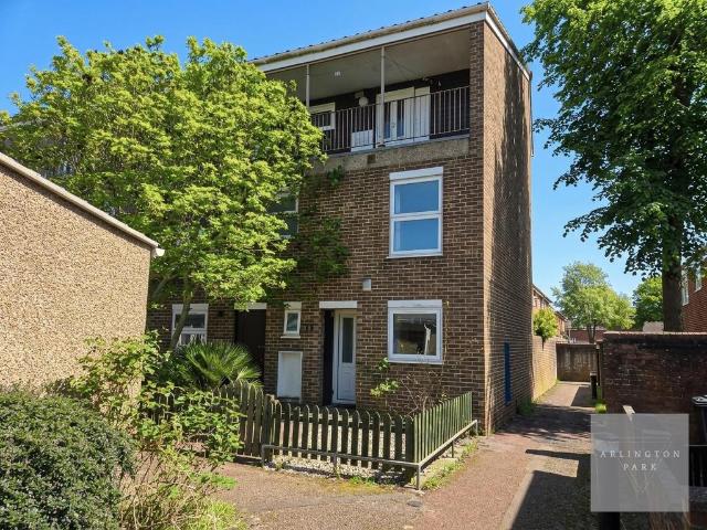 4 bedroom terraced house to rent