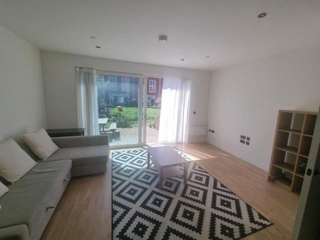 4 bedroom terraced house to rent