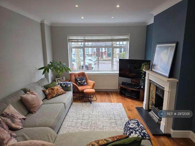 4 bedroom terraced house to rent